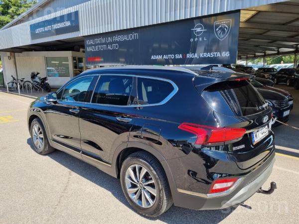 Melns Hyundai Santa Fe 2021 Rīga, ar dzinēja tilpumu 2.40 L un nobraukumu 83 tūkst. km par 23200 €, foto 4 vietnē AUTOMOTO.COM.LV