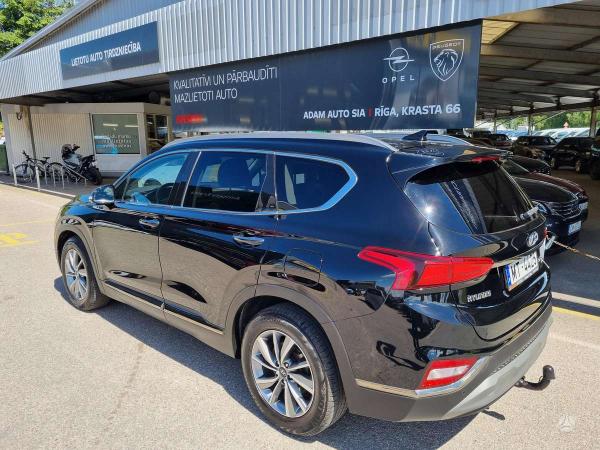 Melns Hyundai Santa Fe 2021 Rīga, ar dzinēja tilpumu 2.36 L un nobraukumu 83 tūkst. km par 23200 €, foto 4 vietnē AUTOMOTO.COM.LV
