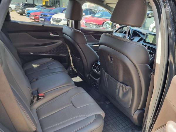Melns Hyundai Santa Fe 2021 Rīga, ar dzinēja tilpumu 2.36 L un nobraukumu 83 tūkst. km par 23200 €, foto 9 vietnē AUTOMOTO.COM.LV
