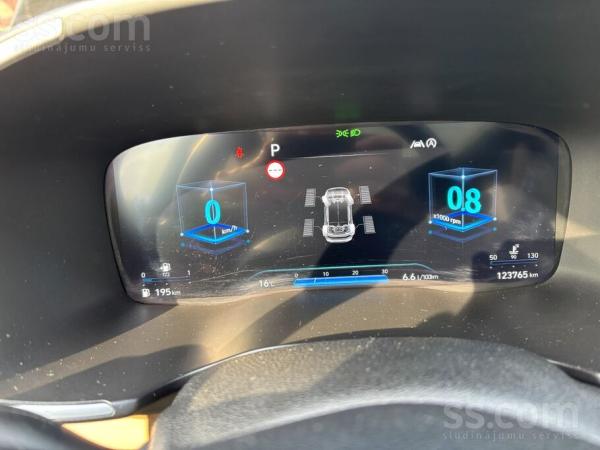 Black Hyundai Santa Fe 2021 in Riga, with an engine capacity of 2.20 L and mileage of 133 thousand km for 27500 €, photo 10 on AUTOMOTO.COM.LV