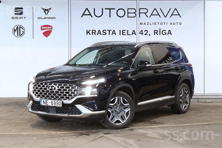 Black Hyundai Santa Fe 2022 in Riga, with an engine capacity of 1.60 L and mileage of 66 thousand km for 34000 €, photo 1 on AUTOMOTO.COM.LV