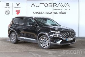 Black Hyundai Santa Fe 2022 in Riga, with an engine capacity of 1.60 L and mileage of 66 thousand km for 34000 €, photo 4 on AUTOMOTO.COM.LV