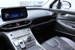Black Hyundai Santa Fe 2022 in Riga, with an engine capacity of 1.60 L and mileage of 66 thousand km for 34000 €, photo 13 on AUTOMOTO.COM.LV