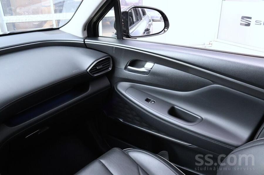 Black Hyundai Santa Fe 2022 in Riga, with an engine capacity of 1.60 L and mileage of 66 thousand km for 34000 €, photo 23 on AUTOMOTO.COM.LV
