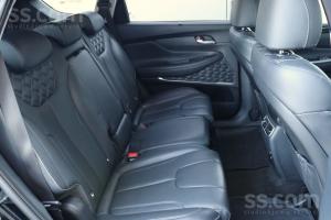 Black Hyundai Santa Fe 2022 in Riga, with an engine capacity of 1.60 L and mileage of 66 thousand km for 34000 €, photo 30 on AUTOMOTO.COM.LV