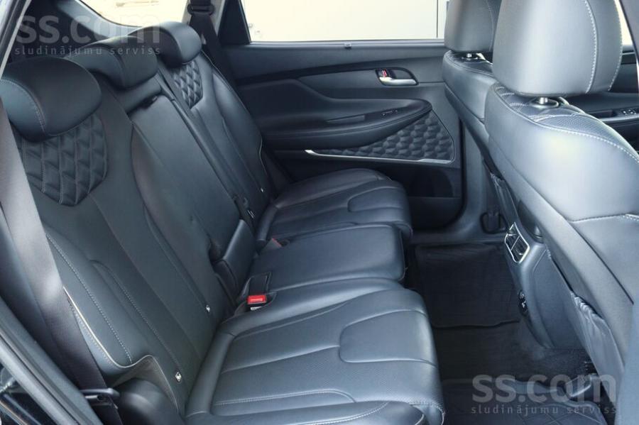 Black Hyundai Santa Fe 2022 in Riga, with an engine capacity of 1.60 L and mileage of 66 thousand km for 34000 €, photo 30 on AUTOMOTO.COM.LV