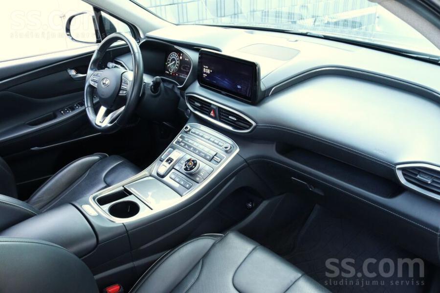 Black Hyundai Santa Fe 2022 in Riga, with an engine capacity of 1.60 L and mileage of 66 thousand km for 34000 €, photo 31 on AUTOMOTO.COM.LV