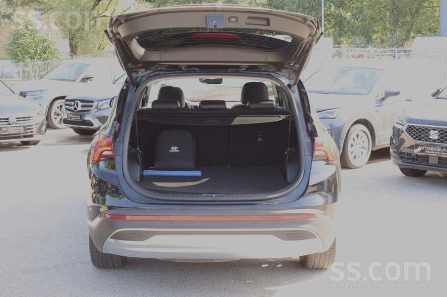 Black Hyundai Santa Fe 2022 in Riga, with an engine capacity of 1.60 L and mileage of 66 thousand km for 34000 €, photo 33 on AUTOMOTO.COM.LV