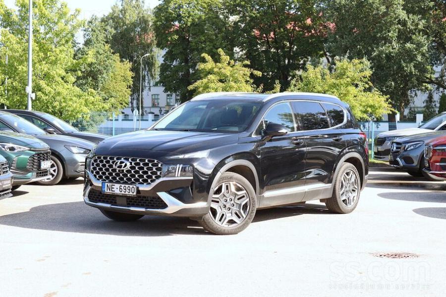 Black Hyundai Santa Fe 2022 in Riga, with an engine capacity of 1.60 L and mileage of 66 thousand km for 34000 €, photo 34 on AUTOMOTO.COM.LV