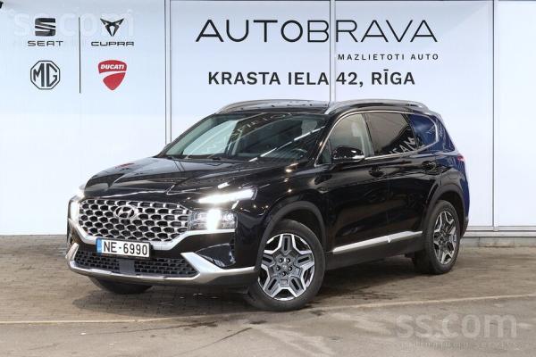 Black Hyundai Santa Fe 2022 in Riga, with an engine capacity of 1.60 L and mileage of 66 thousand km for 34000 €, photo 1 on AUTOMOTO.COM.LV