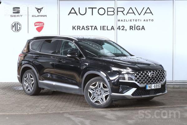 Black Hyundai Santa Fe 2022 in Riga, with an engine capacity of 1.60 L and mileage of 66 thousand km for 34000 €, photo 3 on AUTOMOTO.COM.LV