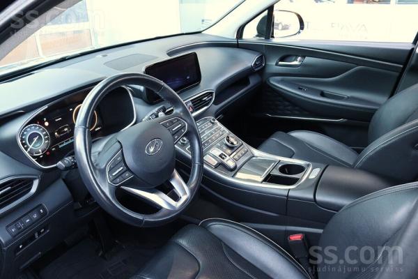 Black Hyundai Santa Fe 2022 in Riga, with an engine capacity of 1.60 L and mileage of 66 thousand km for 34000 €, photo 9 on AUTOMOTO.COM.LV