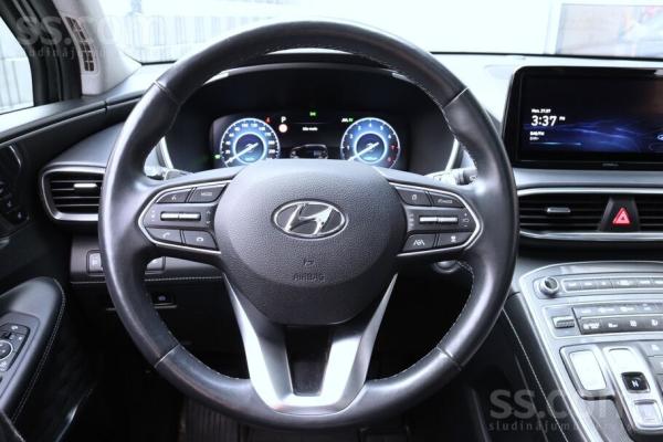 Black Hyundai Santa Fe 2022 in Riga, with an engine capacity of 1.60 L and mileage of 66 thousand km for 34000 €, photo 10 on AUTOMOTO.COM.LV
