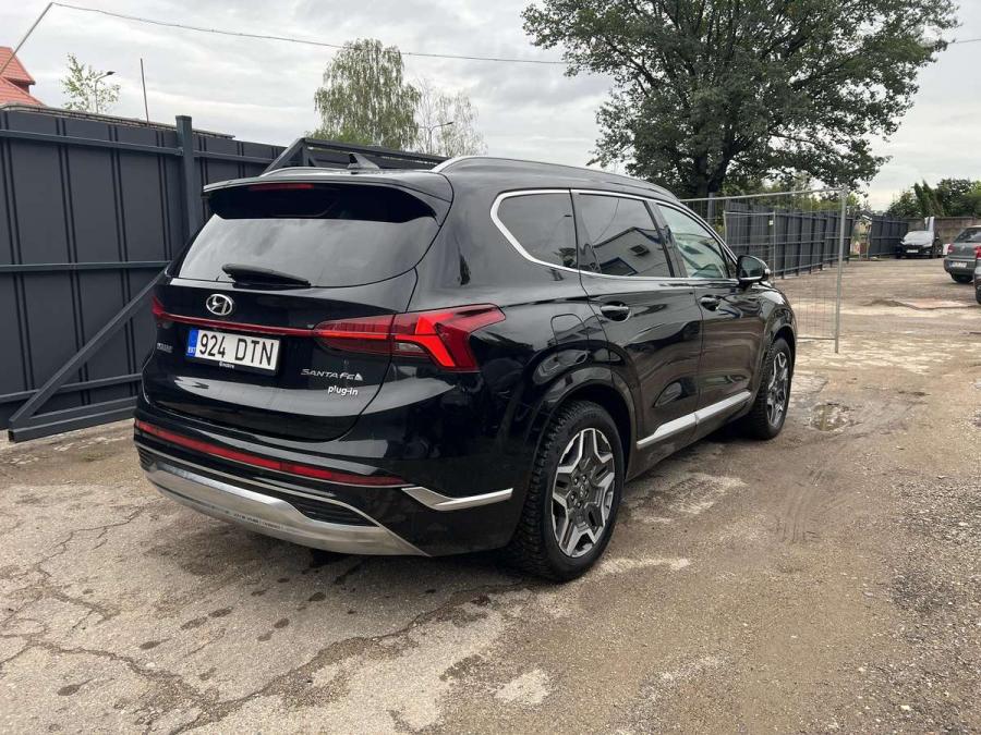Black Hyundai Santa Fe 2022 in Kaunas, with an engine capacity of 1.60 L and mileage of 111 thousand km for 16800 €, photo 4 on AUTOMOTO.COM.LV