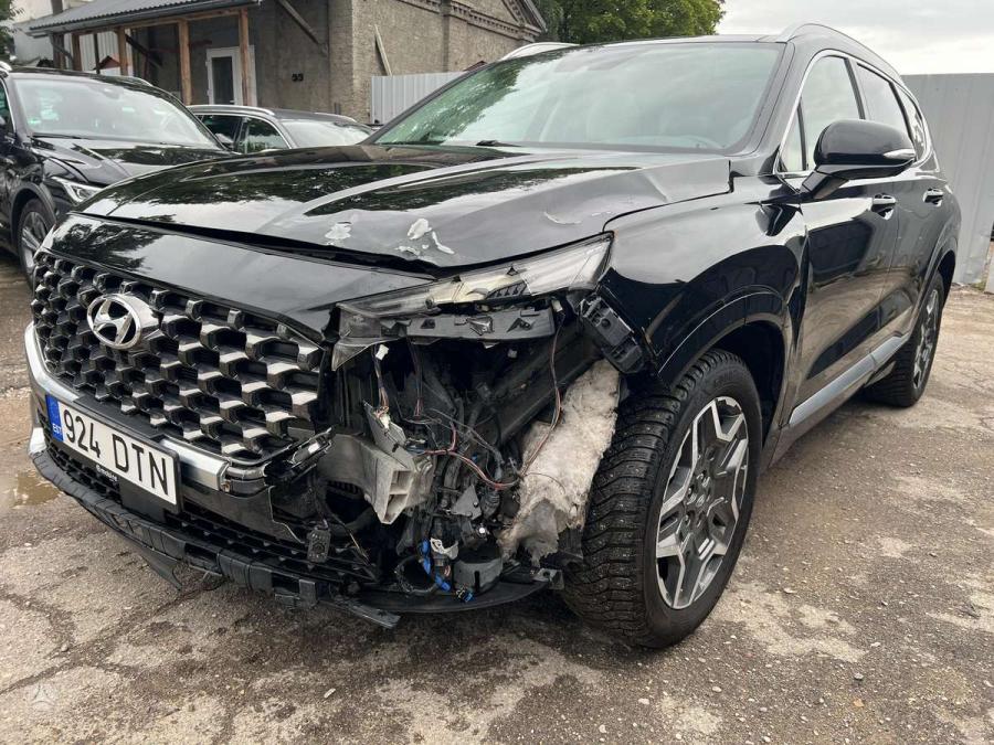 Black Hyundai Santa Fe 2022 in Kaunas, with an engine capacity of 1.60 L and mileage of 111 thousand km for 16800 €, photo 7 on AUTOMOTO.COM.LV