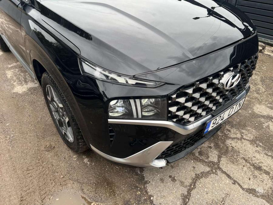 Black Hyundai Santa Fe 2022 in Kaunas, with an engine capacity of 1.60 L and mileage of 111 thousand km for 16800 €, photo 9 on AUTOMOTO.COM.LV
