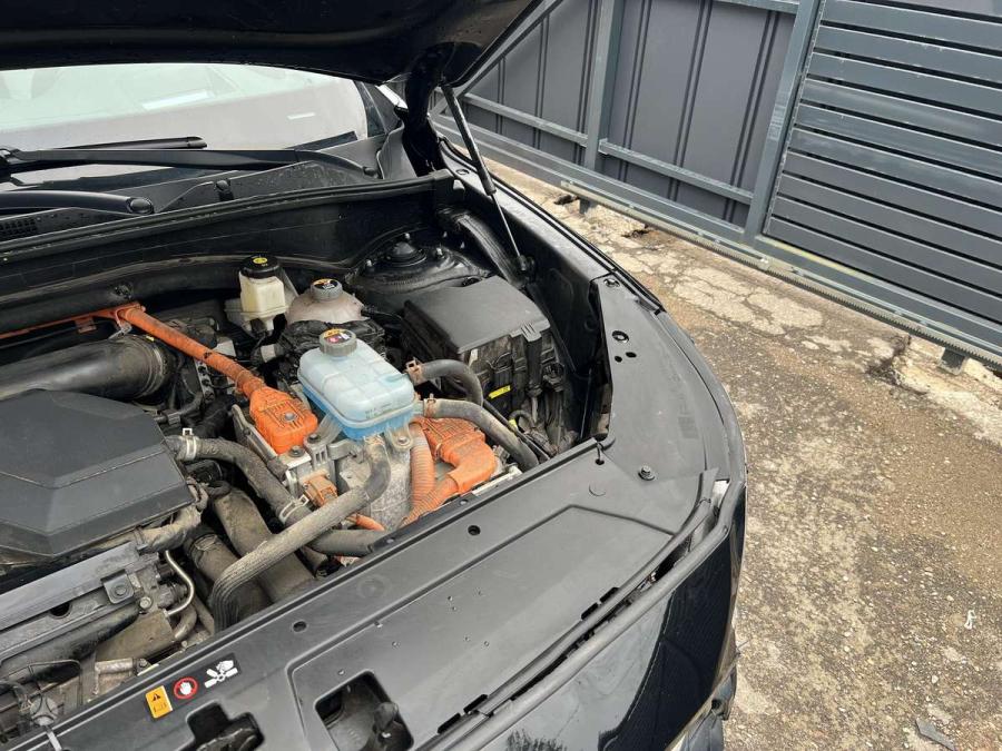 Black Hyundai Santa Fe 2022 in Kaunas, with an engine capacity of 1.60 L and mileage of 111 thousand km for 16800 €, photo 12 on AUTOMOTO.COM.LV