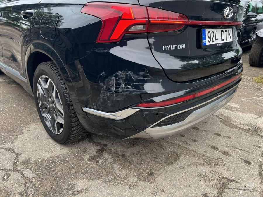 Black Hyundai Santa Fe 2022 in Kaunas, with an engine capacity of 1.60 L and mileage of 111 thousand km for 16800 €, photo 13 on AUTOMOTO.COM.LV