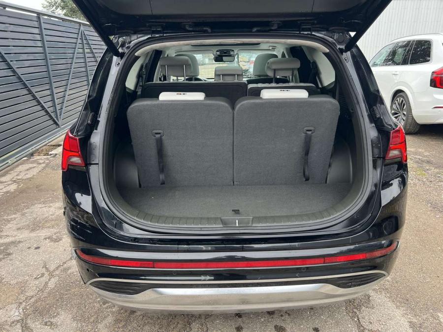 Black Hyundai Santa Fe 2022 in Kaunas, with an engine capacity of 1.60 L and mileage of 111 thousand km for 16800 €, photo 14 on AUTOMOTO.COM.LV