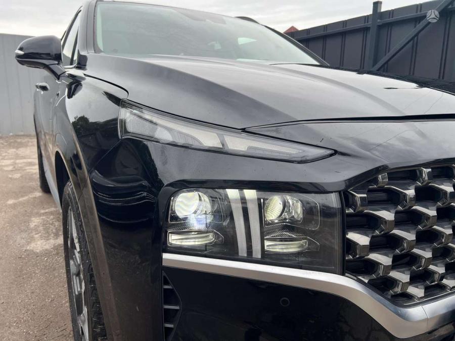 Black Hyundai Santa Fe 2022 in Kaunas, with an engine capacity of 1.60 L and mileage of 111 thousand km for 16800 €, photo 16 on AUTOMOTO.COM.LV