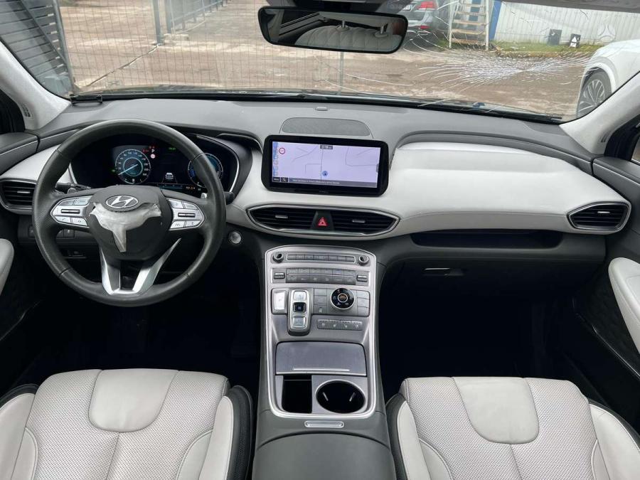 Black Hyundai Santa Fe 2022 in Kaunas, with an engine capacity of 1.60 L and mileage of 111 thousand km for 16800 €, photo 20 on AUTOMOTO.COM.LV