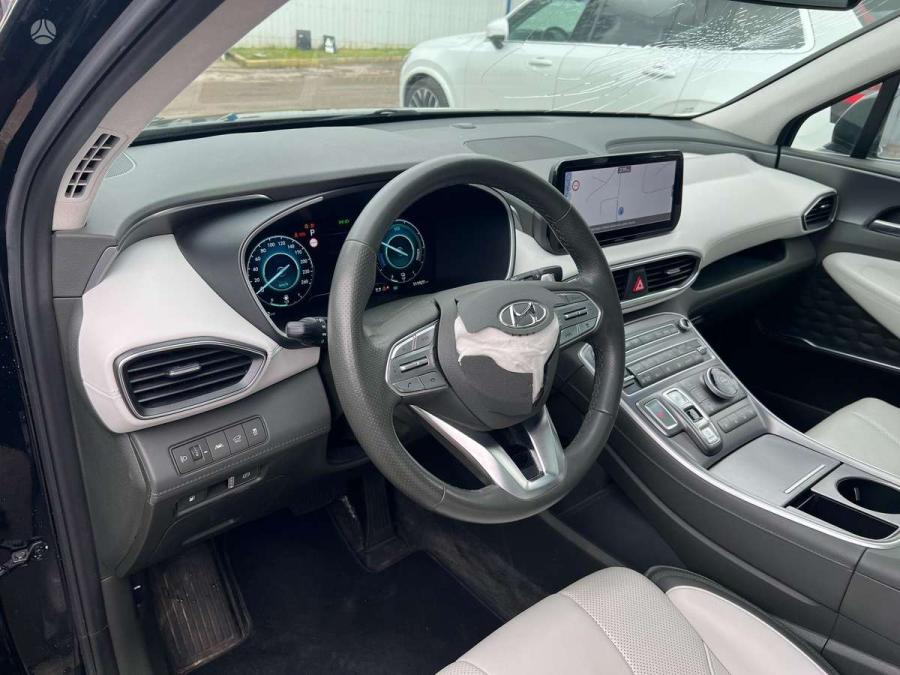 Black Hyundai Santa Fe 2022 in Kaunas, with an engine capacity of 1.60 L and mileage of 111 thousand km for 16800 €, photo 21 on AUTOMOTO.COM.LV