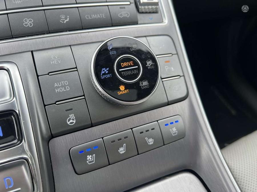 Black Hyundai Santa Fe 2022 in Kaunas, with an engine capacity of 1.60 L and mileage of 111 thousand km for 16800 €, photo 27 on AUTOMOTO.COM.LV