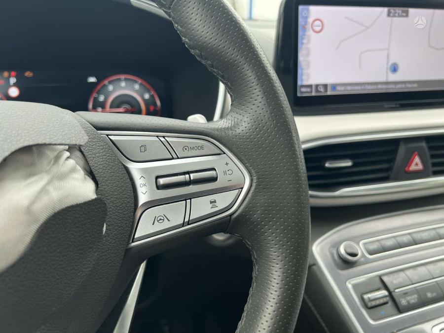 Black Hyundai Santa Fe 2022 in Kaunas, with an engine capacity of 1.60 L and mileage of 111 thousand km for 16800 €, photo 37 on AUTOMOTO.COM.LV