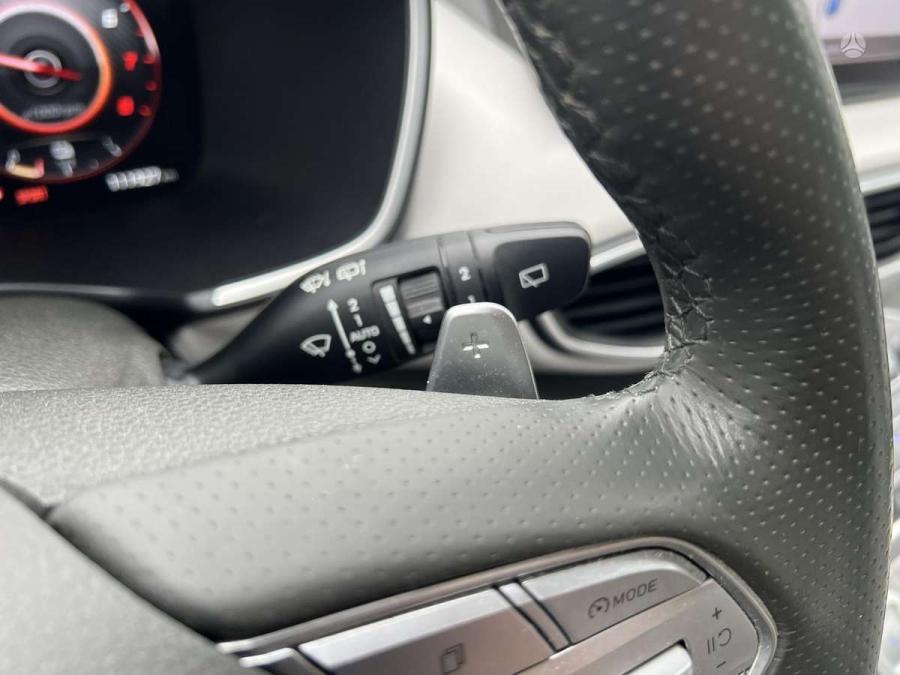 Black Hyundai Santa Fe 2022 in Kaunas, with an engine capacity of 1.60 L and mileage of 111 thousand km for 16800 €, photo 39 on AUTOMOTO.COM.LV