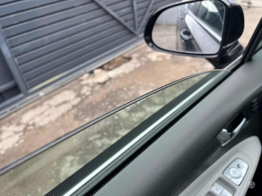 Black Hyundai Santa Fe 2022 in Kaunas, with an engine capacity of 1.60 L and mileage of 111 thousand km for 16800 €, photo 43 on AUTOMOTO.COM.LV