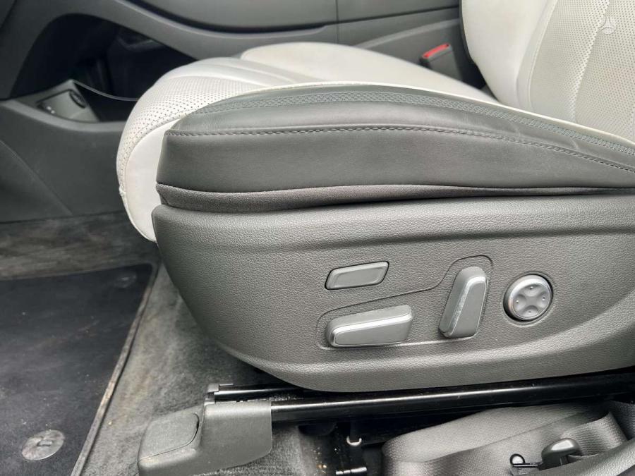 Black Hyundai Santa Fe 2022 in Kaunas, with an engine capacity of 1.60 L and mileage of 111 thousand km for 16800 €, photo 45 on AUTOMOTO.COM.LV