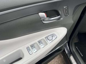 Black Hyundai Santa Fe 2022 in Kaunas, with an engine capacity of 1.60 L and mileage of 111 thousand km for 16800 €, photo 46 on AUTOMOTO.COM.LV