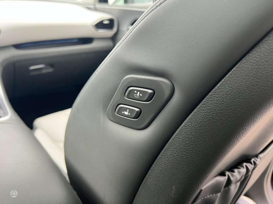 Black Hyundai Santa Fe 2022 in Kaunas, with an engine capacity of 1.60 L and mileage of 111 thousand km for 16800 €, photo 47 on AUTOMOTO.COM.LV