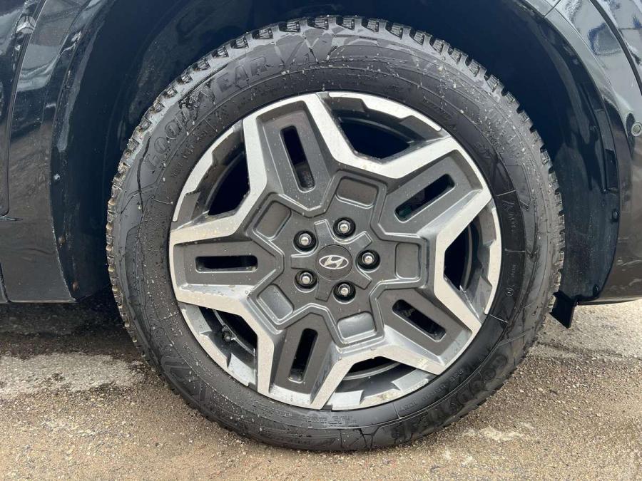 Black Hyundai Santa Fe 2022 in Kaunas, with an engine capacity of 1.60 L and mileage of 111 thousand km for 16800 €, photo 59 on AUTOMOTO.COM.LV