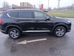 Melns Hyundai Santa Fe 2023 Rīga, ar dzinēja tilpumu 2.50 L un nobraukumu 22 tūkst. km par 34500 €, foto 3 vietnē AUTOMOTO.COM.LV