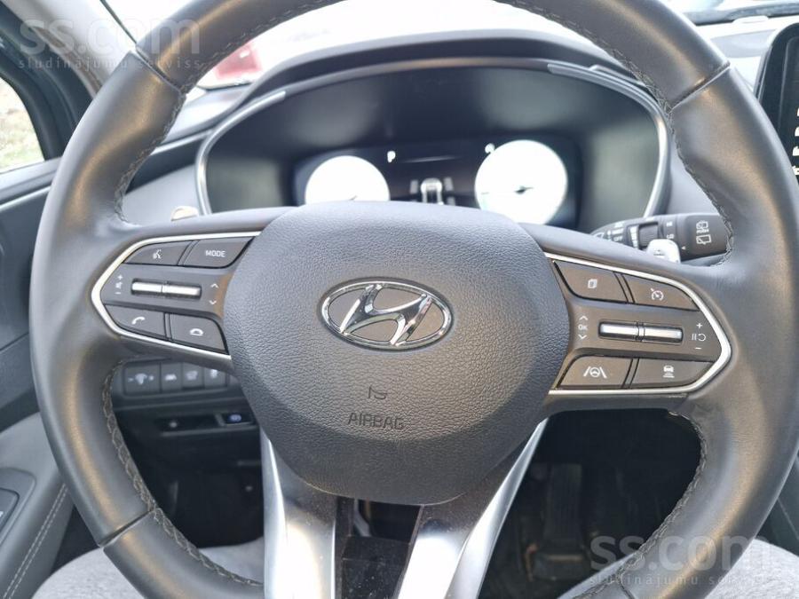 Melns Hyundai Santa Fe 2023 Rīga, ar dzinēja tilpumu 2.50 L un nobraukumu 22 tūkst. km par 34500 €, foto 5 vietnē AUTOMOTO.COM.LV