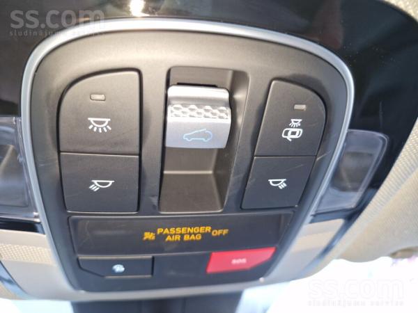 Black Hyundai Santa Fe 2023 in Riga, with an engine capacity of 2.50 L and mileage of 22 thousand km for 34500 €, photo 6 on AUTOMOTO.COM.LV