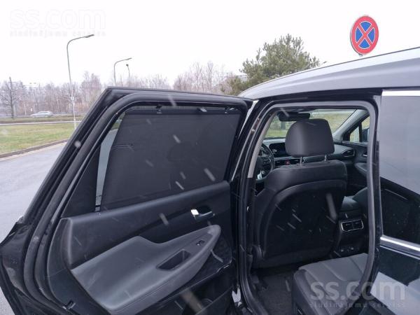 Black Hyundai Santa Fe 2023 in Riga, with an engine capacity of 2.50 L and mileage of 22 thousand km for 34500 €, photo 7 on AUTOMOTO.COM.LV