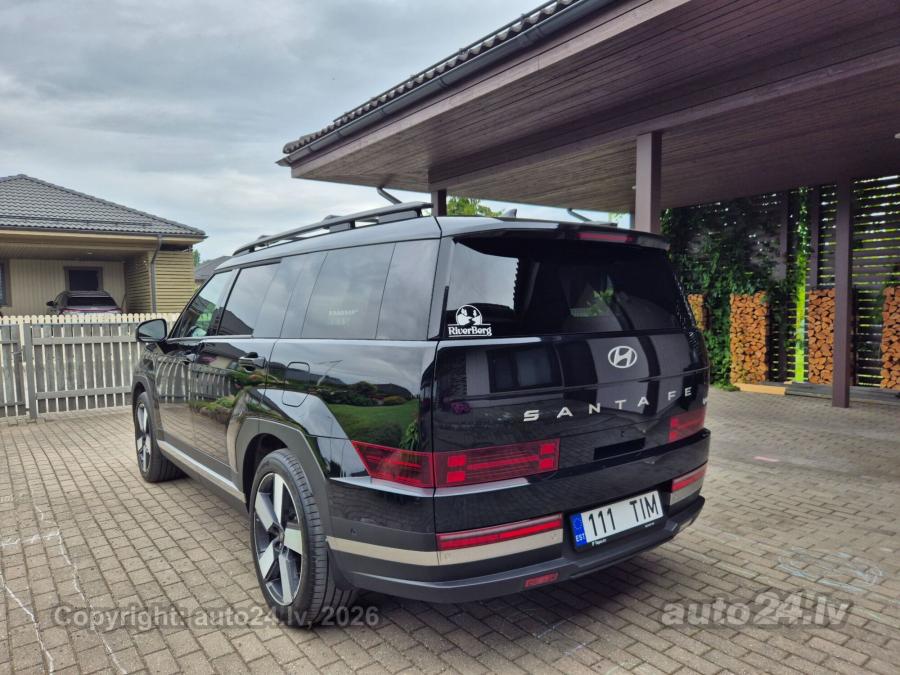 Black Hyundai Santa Fe 2024 in Tartu, with an engine capacity of 1.60 L and mileage of 58 thousand km for 53900 €, photo 3 on AUTOMOTO.COM.LV
