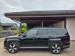Black Hyundai Santa Fe 2024 in Tartu, with an engine capacity of 1.60 L and mileage of 58 thousand km for 53900 €, photo 4 on AUTOMOTO.COM.LV