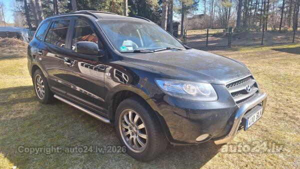 Black Hyundai Santa Fe 2006 in Tartu, with an engine capacity of 2.20 L and mileage of 280 thousand km for 2300 €, photo 2 on AUTOMOTO.COM.LV