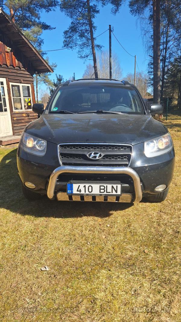 Black Hyundai Santa Fe 2006 in Tartu, with an engine capacity of 2.20 L and mileage of 280 thousand km for 2300 €, photo 3 on AUTOMOTO.COM.LV