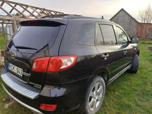 Black Hyundai Santa Fe 2008 in Panevezys, with an engine capacity of 2.19 L and mileage of 362 thousand km for 1100 €, photo 5 on AUTOMOTO.COM.LV