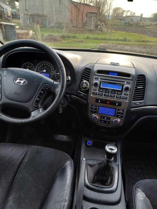 Melns Hyundai Santa Fe 2008 Panevēža, ar dzinēja tilpumu 2.19 L un nobraukumu 362 tūkst. km par 1100 €, foto 5 vietnē AUTOMOTO.COM.LV