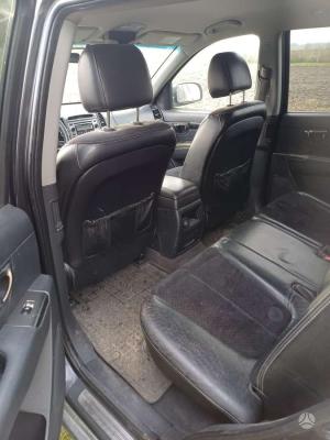Black Hyundai Santa Fe 2008 in Panevezys, with an engine capacity of 2.19 L and mileage of 362 thousand km for 1100 €, photo 7 on AUTOMOTO.COM.LV