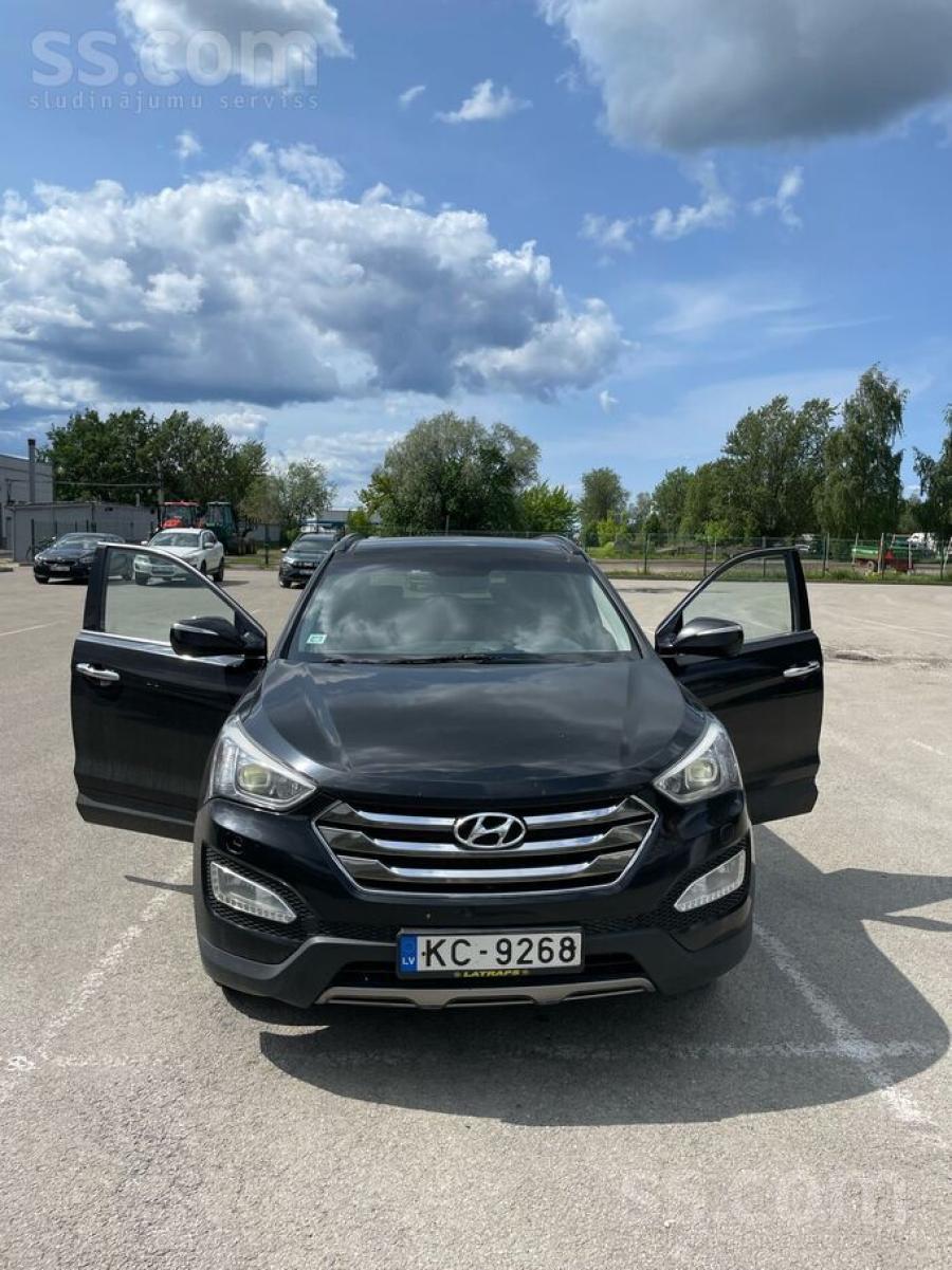 Black Hyundai Santa Fe 2013 in Riga, with an engine capacity of 2.20 L and mileage of 361 thousand km for 7200 €, photo 5 on AUTOMOTO.COM.LV