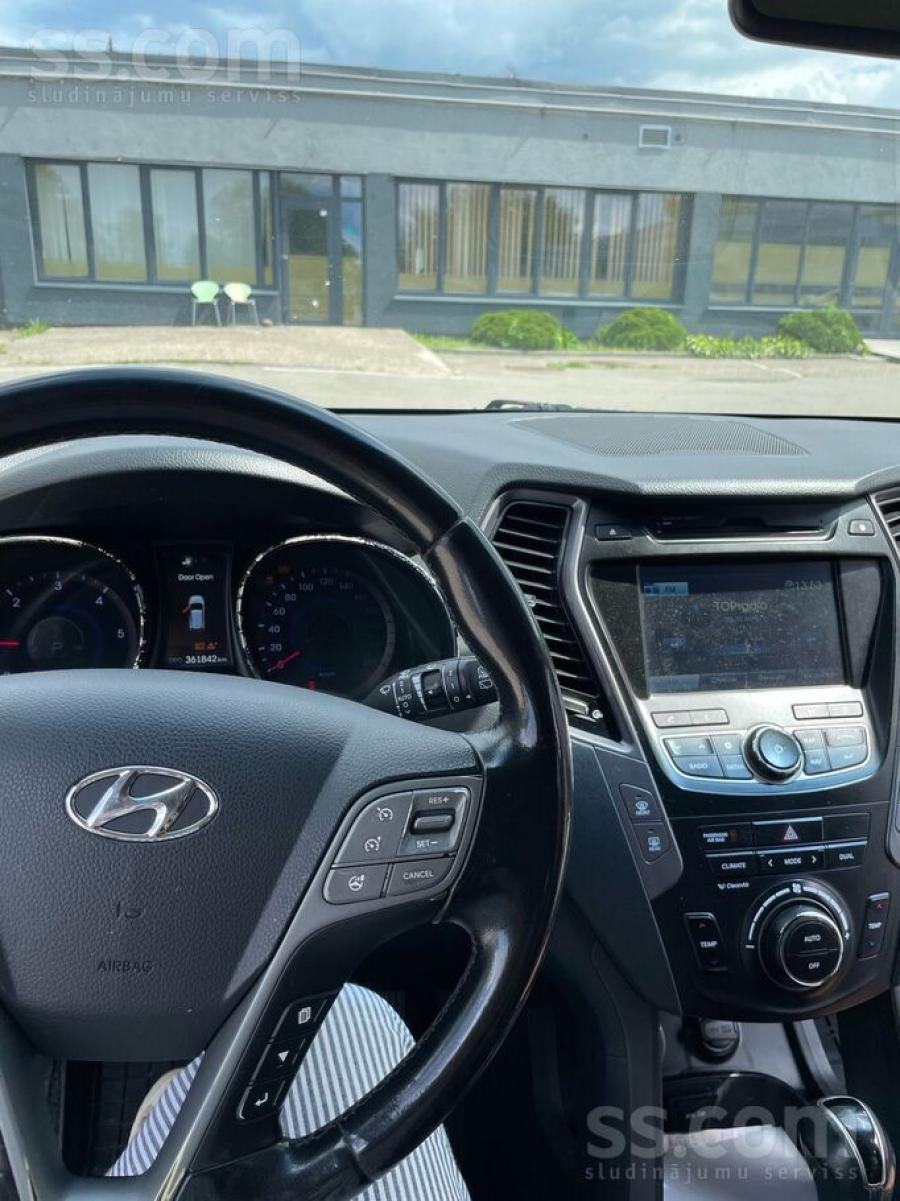 Black Hyundai Santa Fe 2013 in Riga, with an engine capacity of 2.20 L and mileage of 361 thousand km for 7200 €, photo 11 on AUTOMOTO.COM.LV