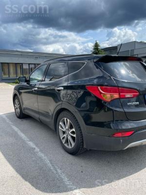 Black Hyundai Santa Fe 2013 in Riga, with an engine capacity of 2.20 L and mileage of 361 thousand km for 7200 €, photo 14 on AUTOMOTO.COM.LV