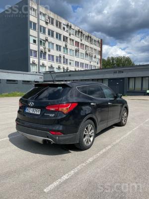 Black Hyundai Santa Fe 2013 in Riga, with an engine capacity of 2.20 L and mileage of 361 thousand km for 7200 €, photo 15 on AUTOMOTO.COM.LV