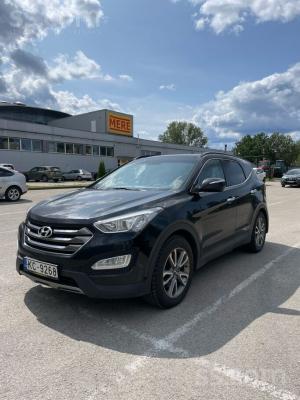 Black Hyundai Santa Fe 2013 in Riga, with an engine capacity of 2.20 L and mileage of 361 thousand km for 7200 €, photo 16 on AUTOMOTO.COM.LV